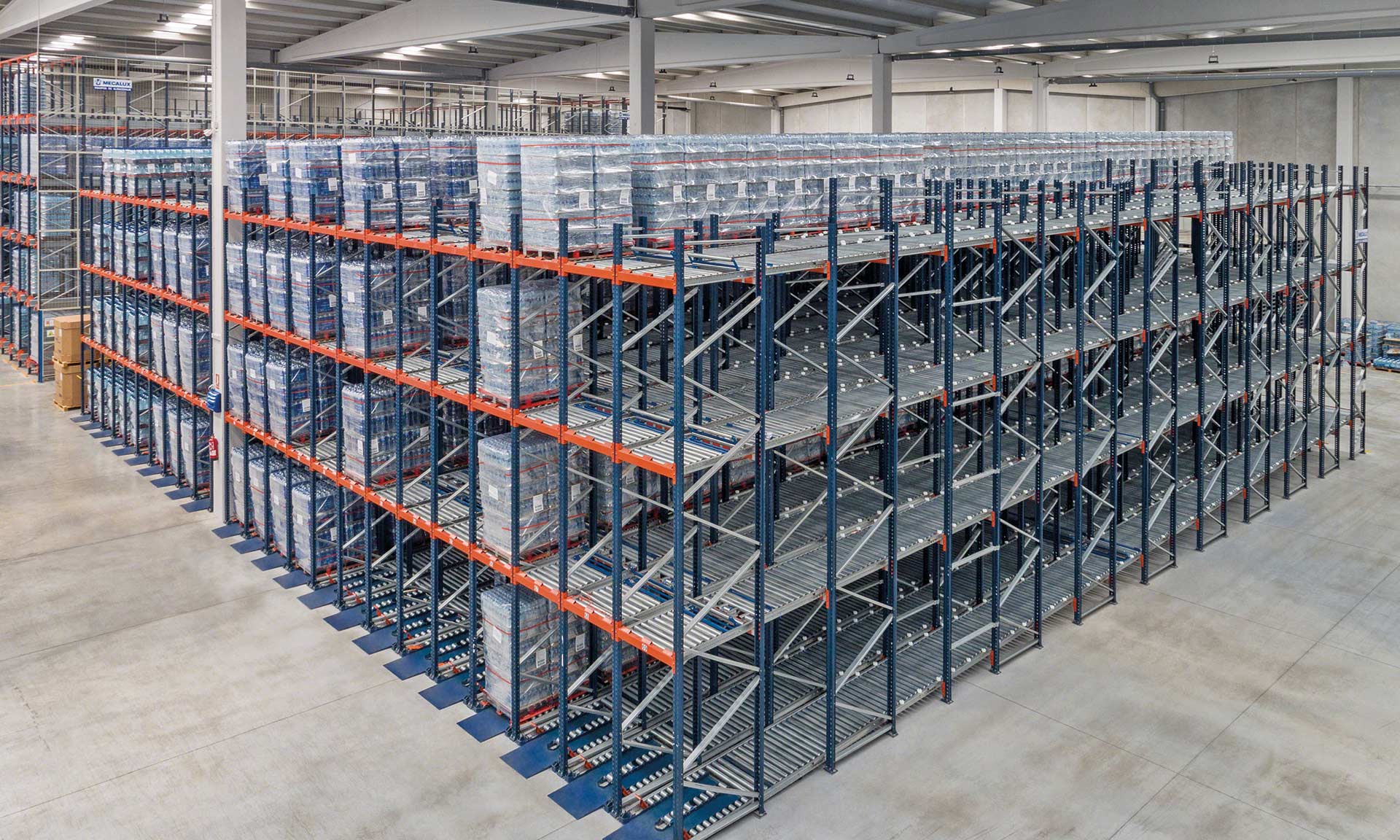 El método FIFO (first in, first out) en el inventario - Mecalux.es