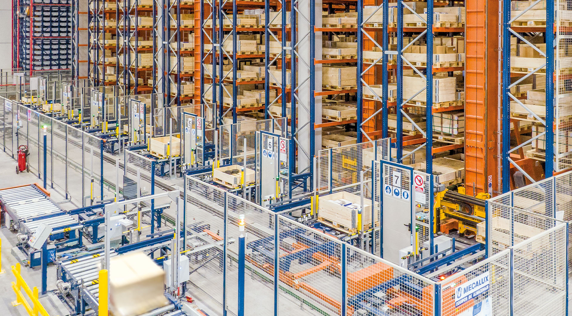 Transelevadores trilaterales automáticos - Mecalux.es